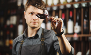 Sommelier et chef sommelier : des métiers du savoir-vivre à la ...